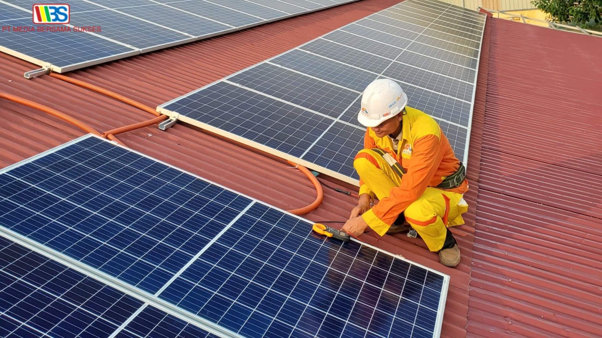 Panel Surya Atap: Energi Hemat dan Ramah Lingkungan